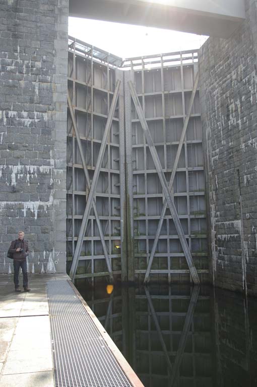 Guillotine Lock Gate Location - History & Heritage - Canal World