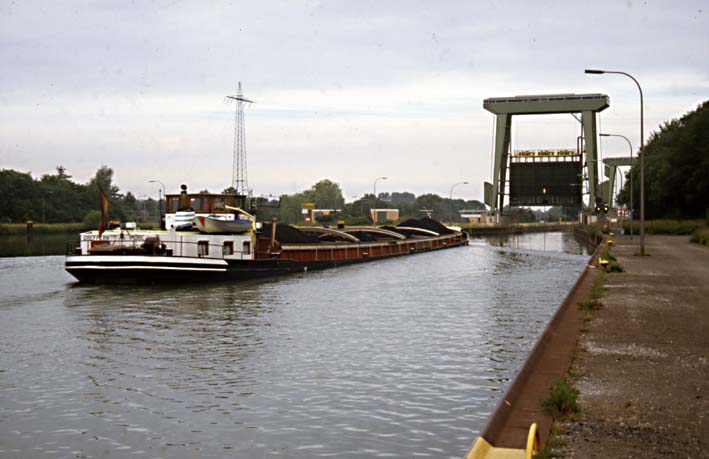 Guillotine Lock Gate Location - History & Heritage - Canal World