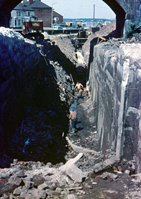 Runcorn 1975 - Misc - Canal World