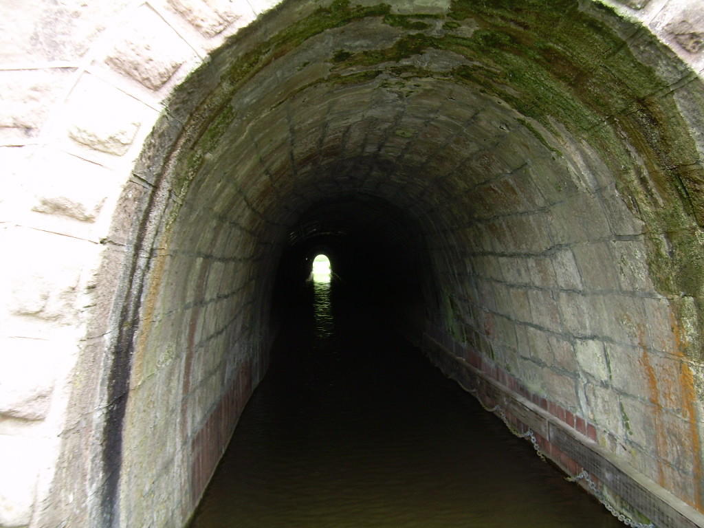 First tunnel - Waterways - Canal World