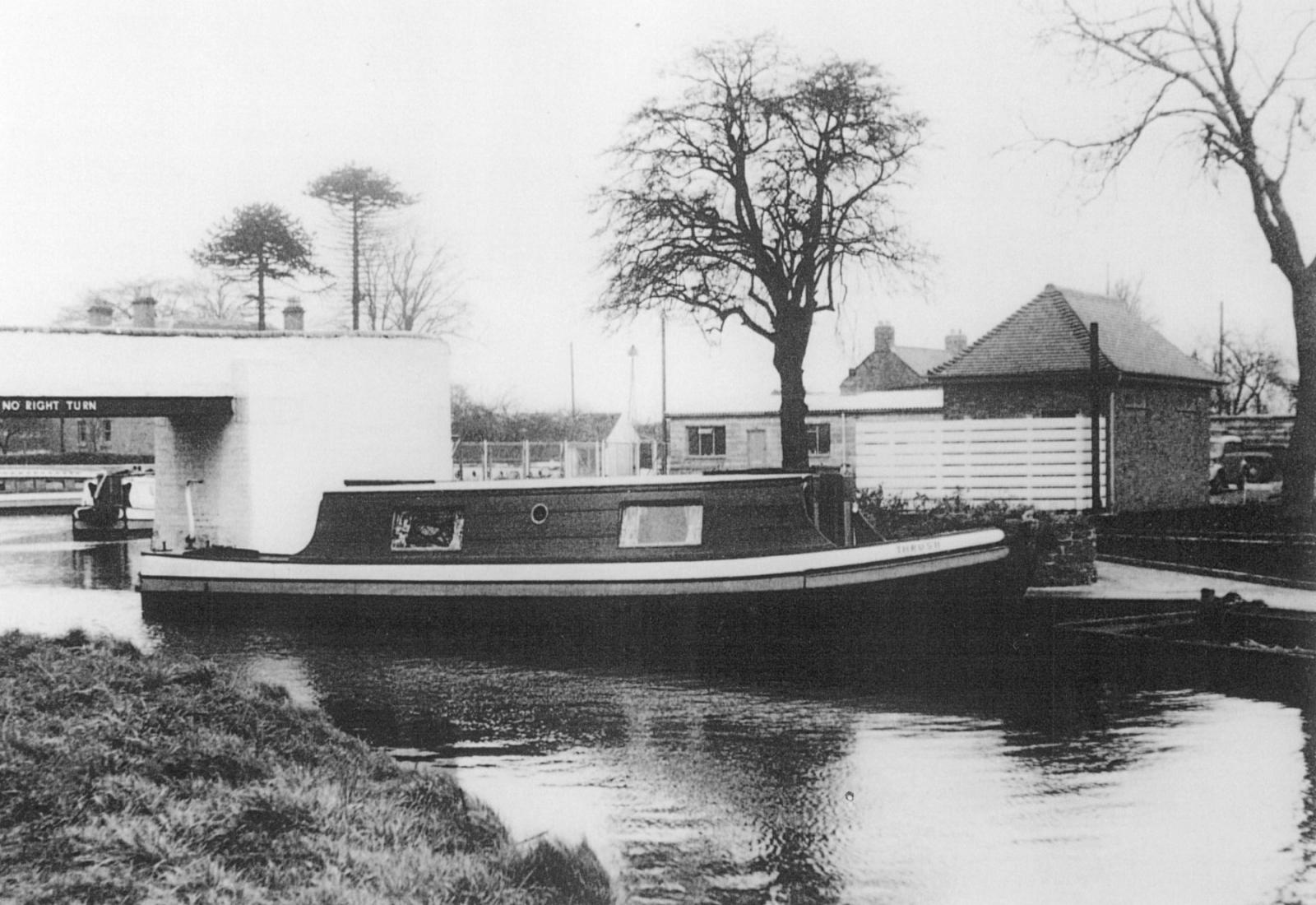 Pictures of Gailey wharf, locks, Round-house and ex Lockkeeper cottage ...