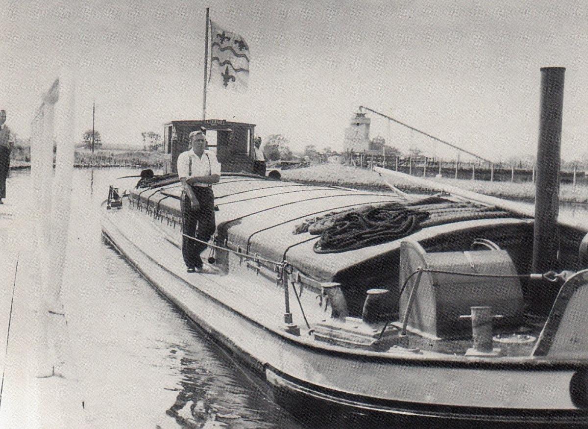 Any ideas on this old work boat? - History & Heritage - Canal World