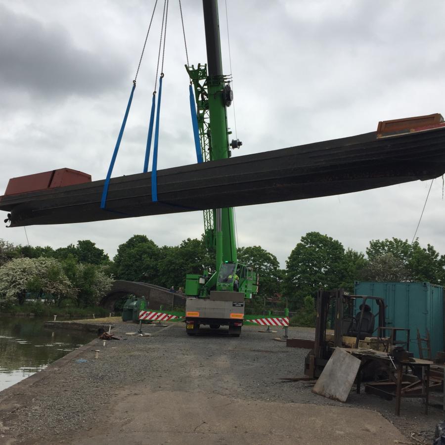 Crane vs Slipway - Boat Building & Maintenance - Canal World