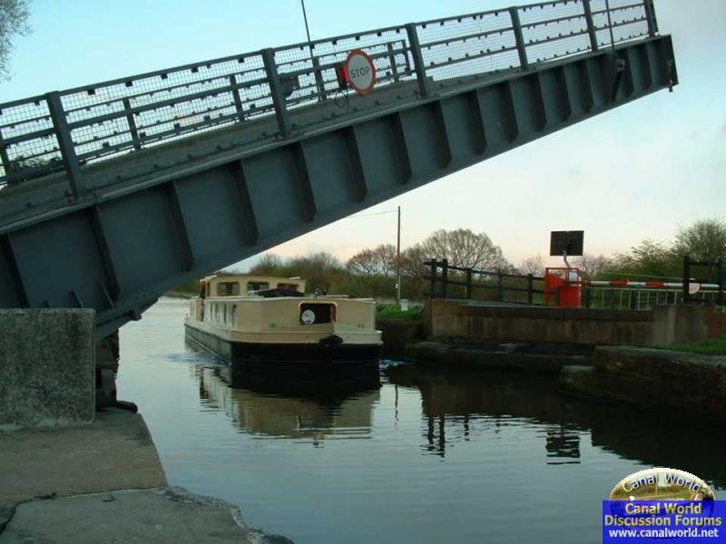 Tiami on her voyage to her new home from Ledgard Bridge - Boats - Canal World