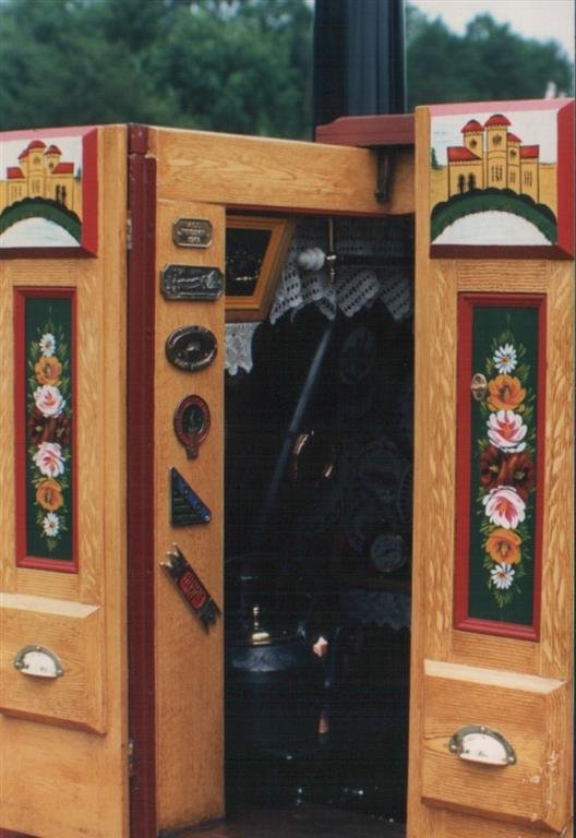 Who is the painter of this can? - History & Heritage - Canal World