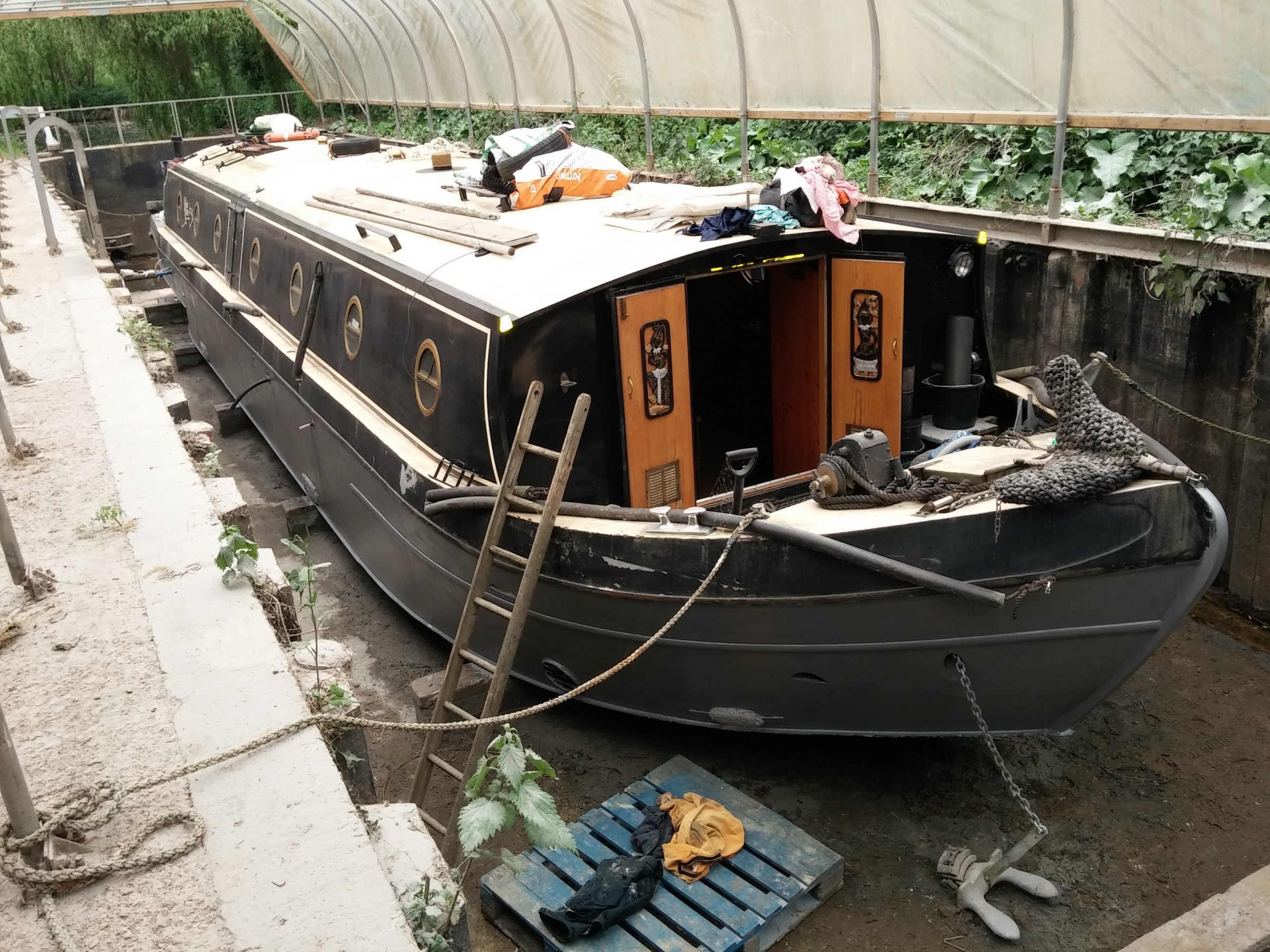 Blacking with Two Pack Epoxy - Boat Equipment - Canal World