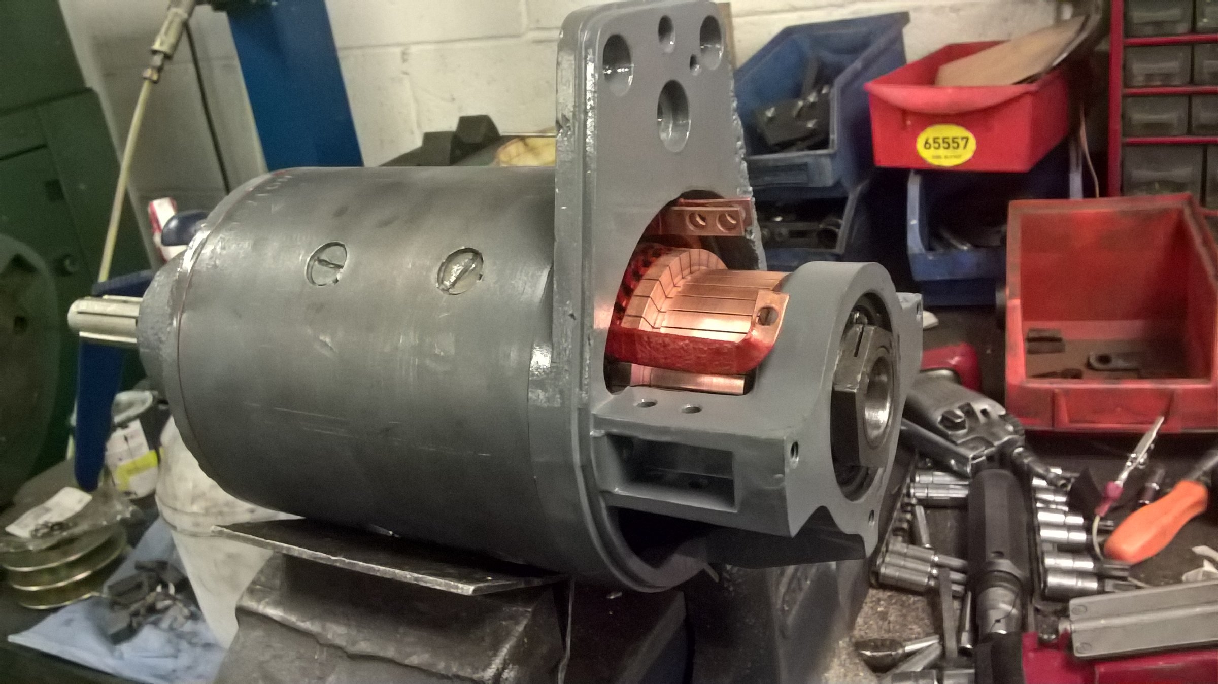 Ancient Gardner starter motor - Gardner - Canal World