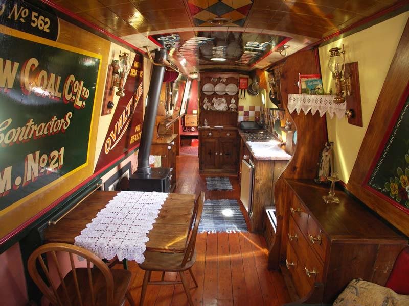 Narrowboat colours - History & Heritage - Canal World