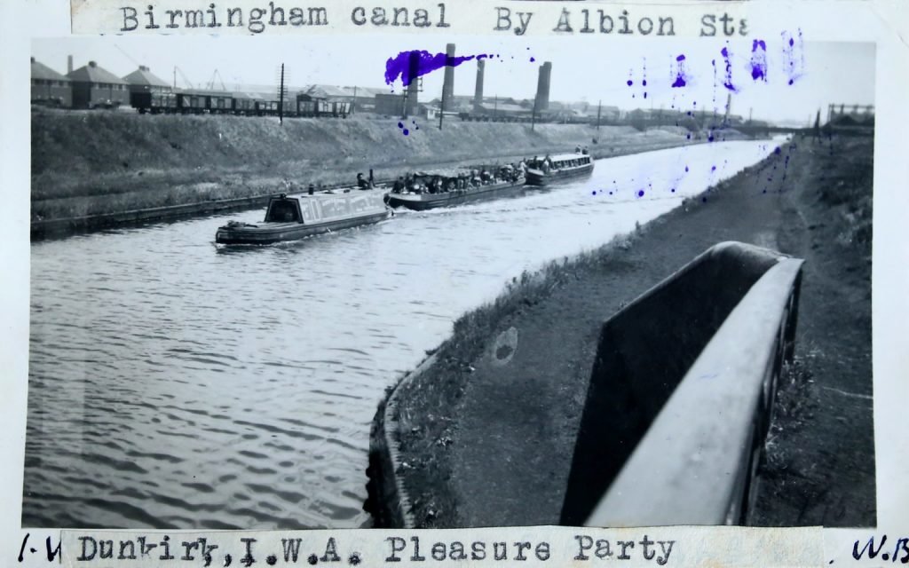 Narrowboat colours - History & Heritage - Canal World