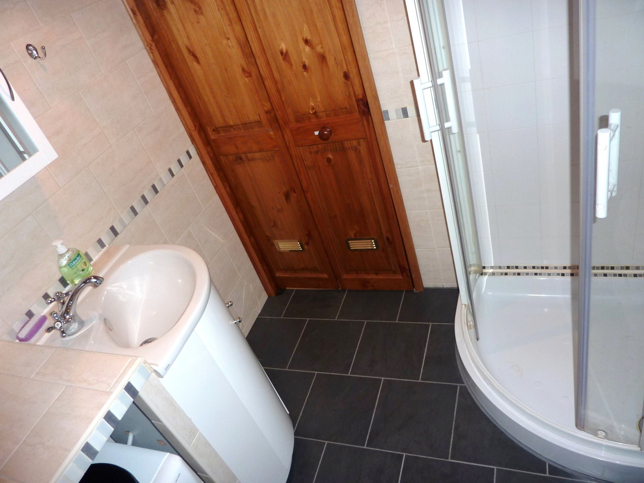 Wet rooms - Boat Building & Maintenance - Canal World