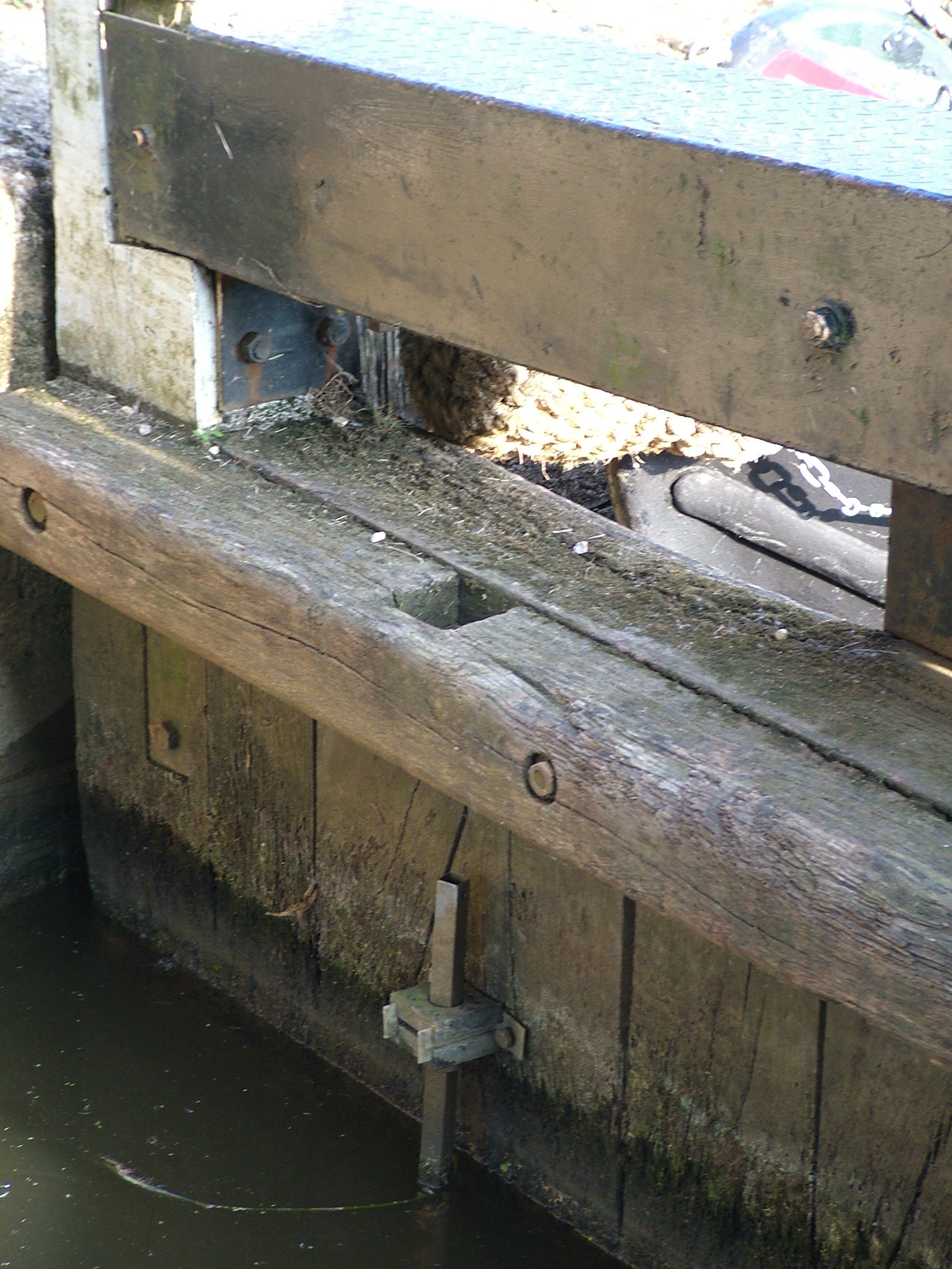 Stiff lock gates and paddles - New to Boating? - Canal World
