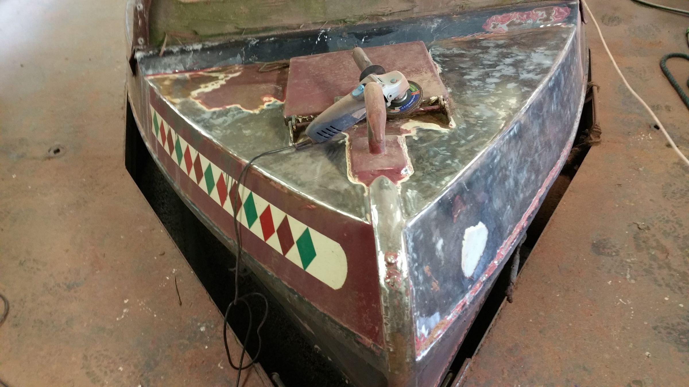 removing paint using a scabbler - Boat Equipment - Canal World