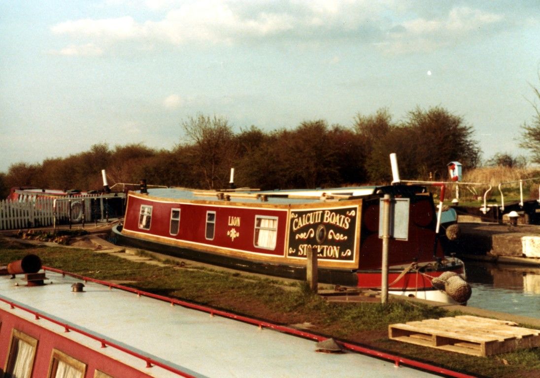 Bricks in the old narrow lock at Calcutt - History & Heritage - Canal World