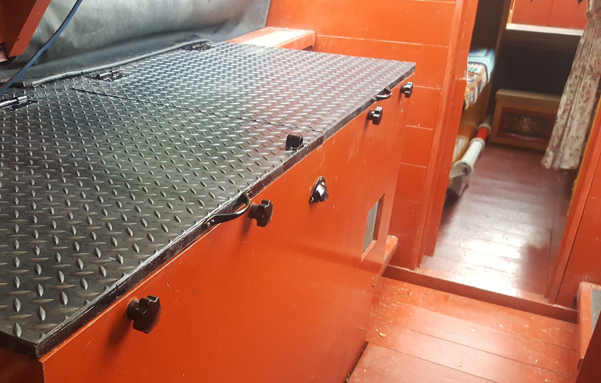 Engine hatch - Boat Building & Maintenance - Canal World