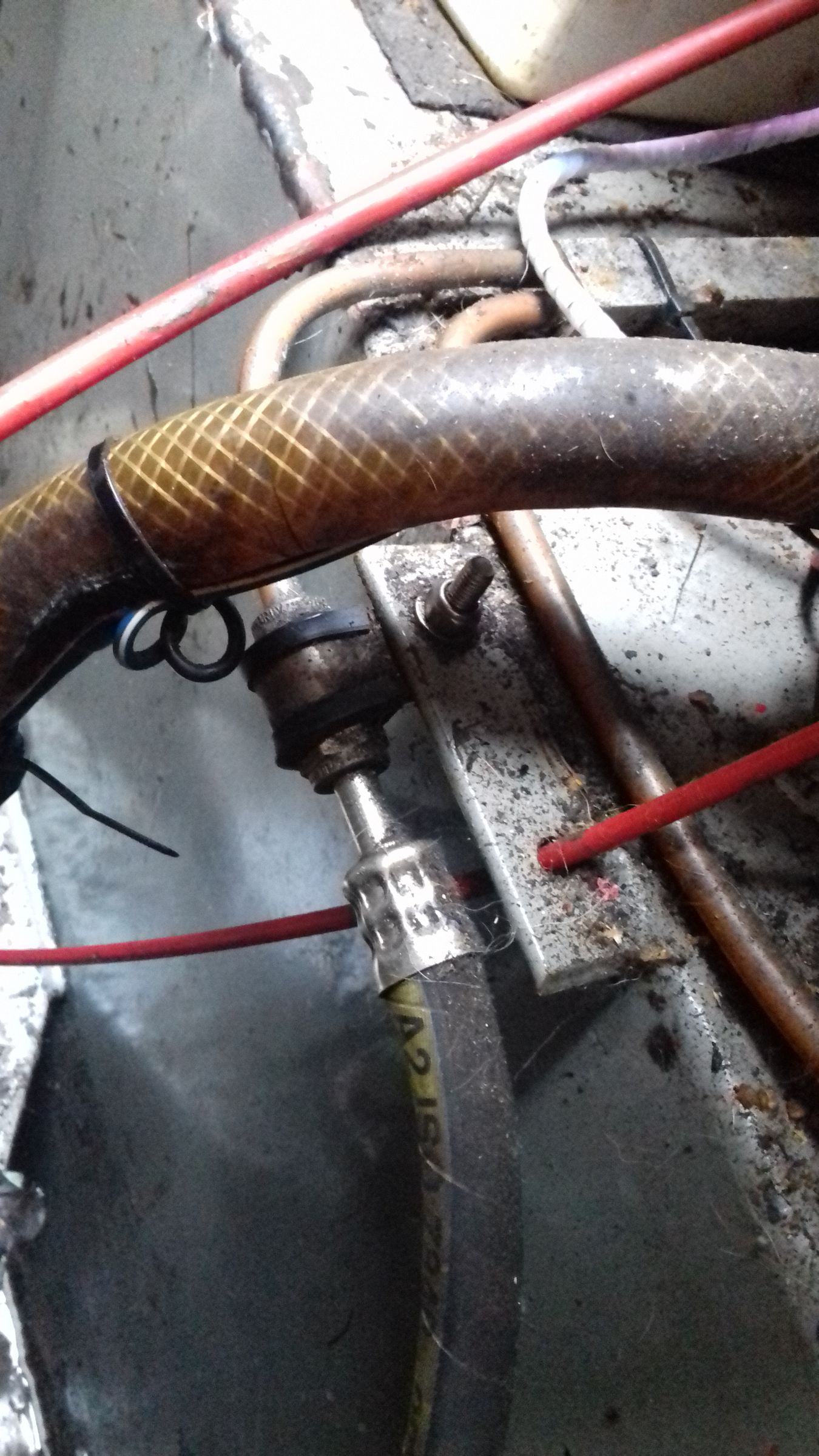 Lister LPWS3 fuel feed pipe. - Boat Equipment - Canal World