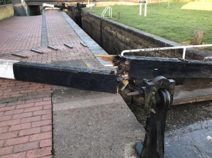 Lock gate damage Worcester - General Boating - Canal World