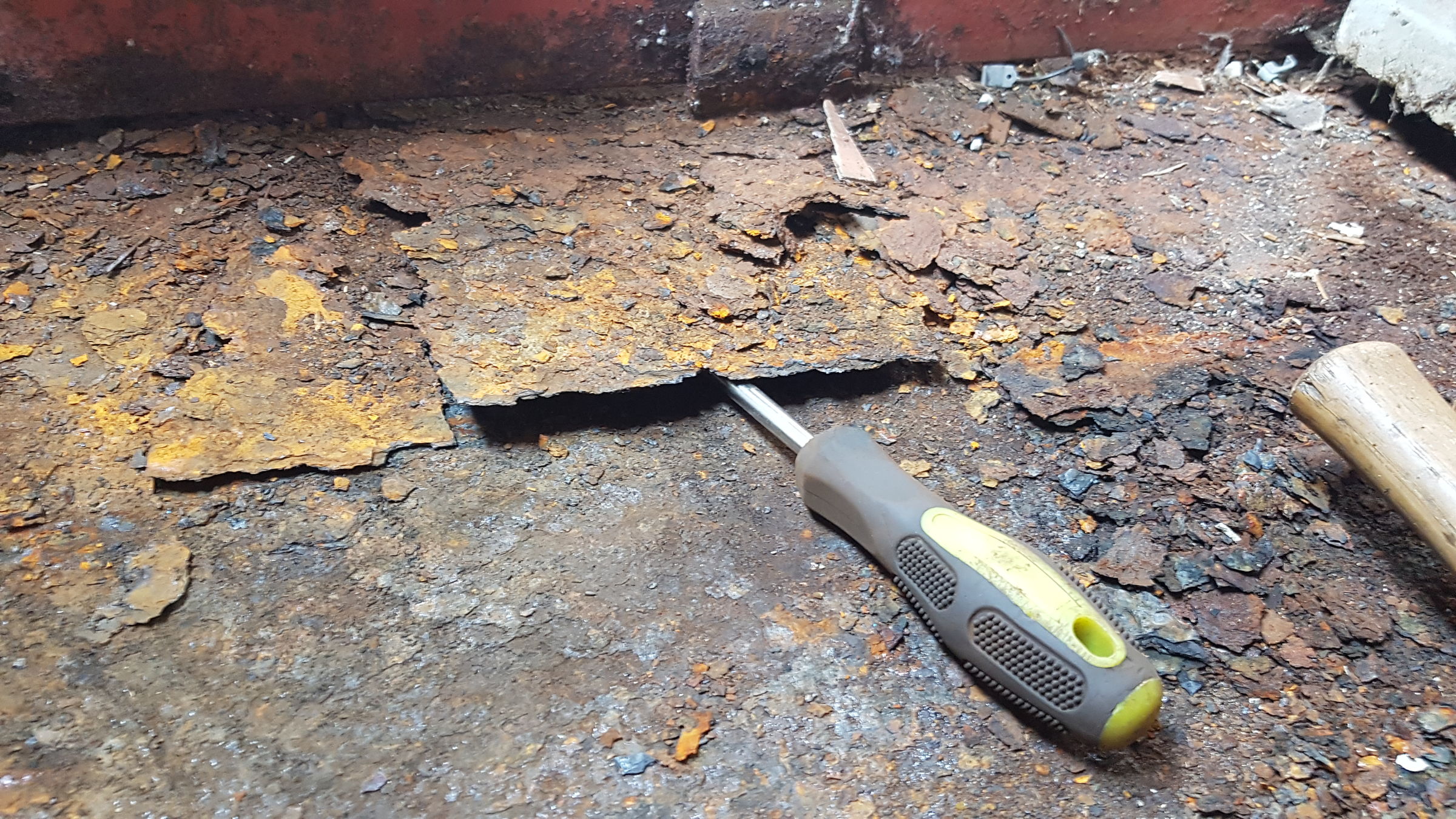 Base Plate Rust Treatment - Boat Building & Maintenance - Canal World