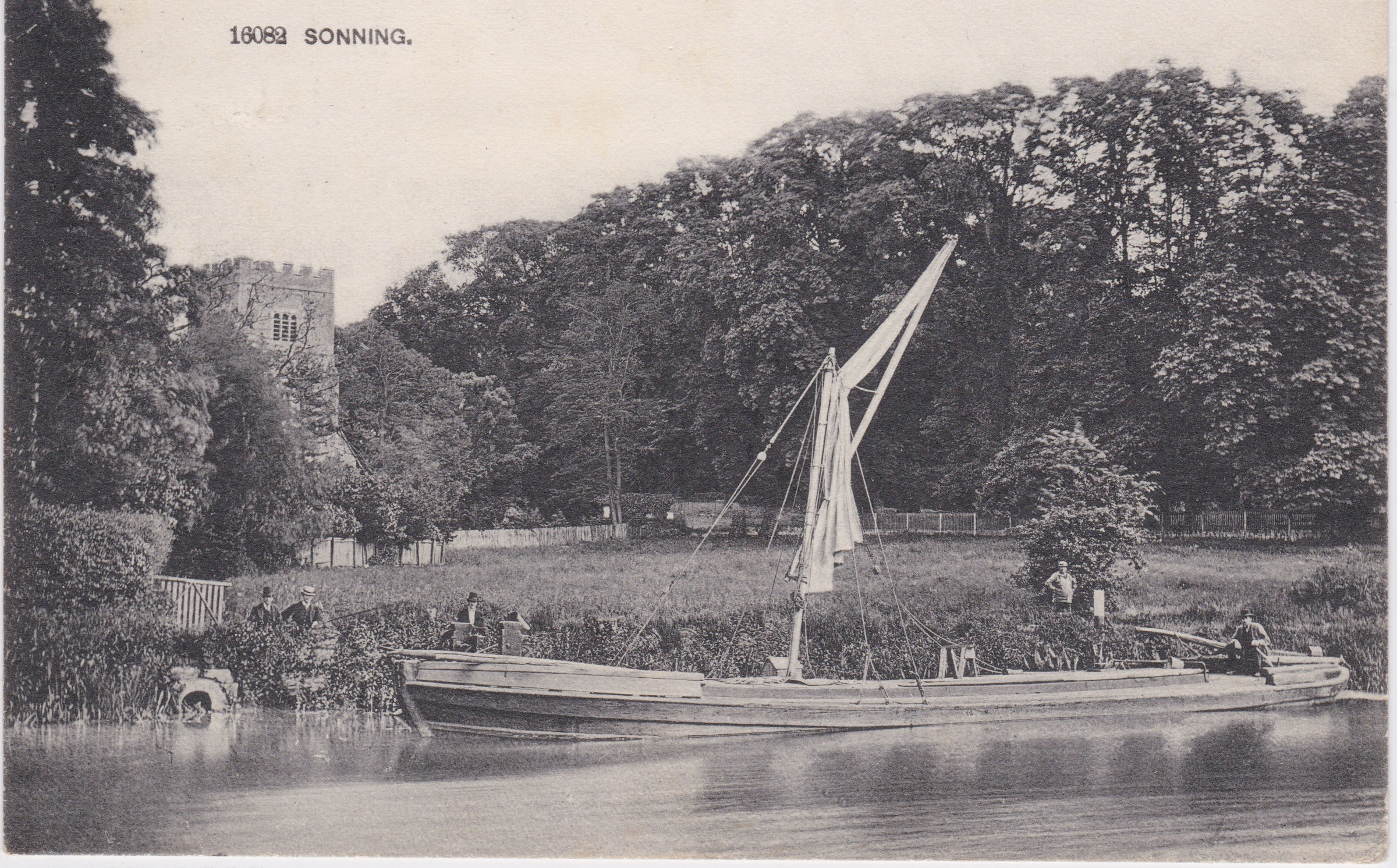A Thames Lock - History & Heritage - Canal World