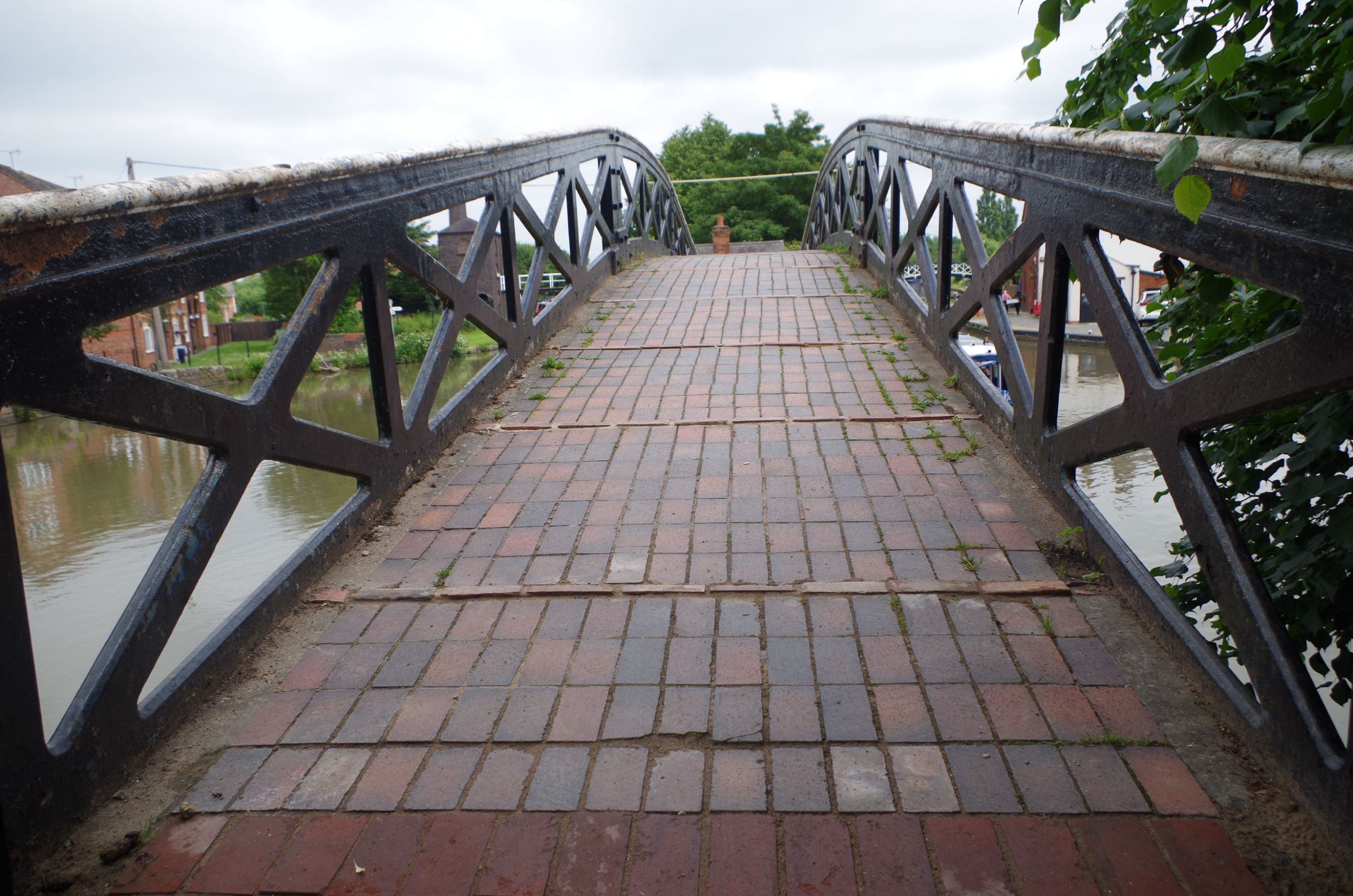 Sutton Stop roving bridge - History & Heritage - Canal World