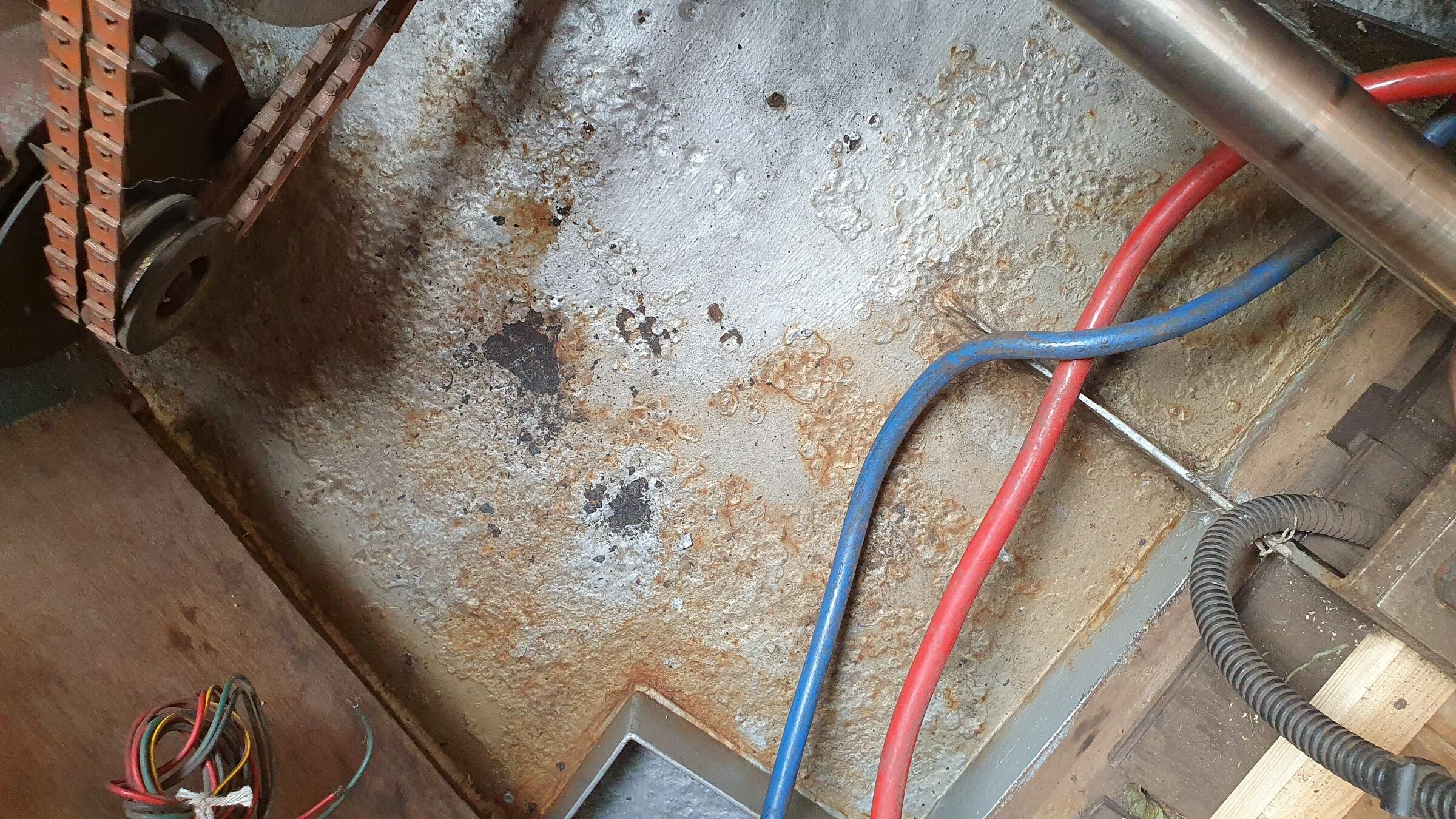 Treating black rust on the inside of a heavily pitted bilge. - Boat ...