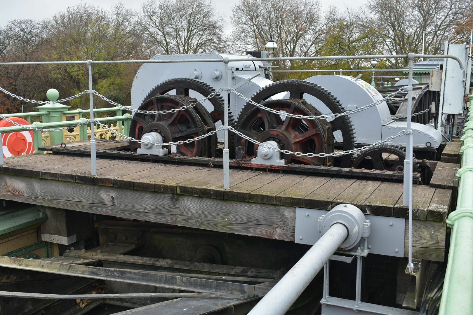 Richmond Half-tide lock - General Boating - Canal World