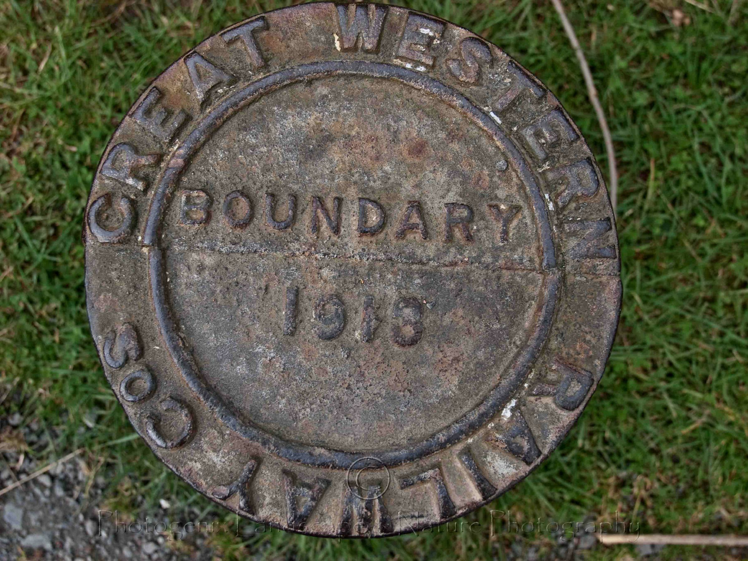 The Boundary Post - History & Heritage - Canal World