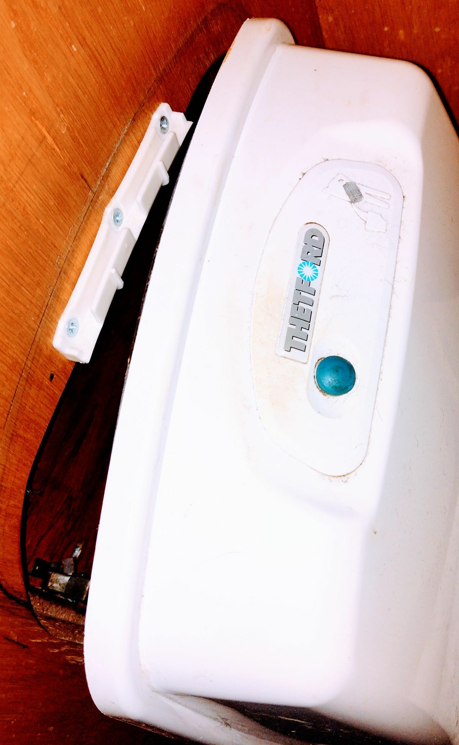 taking thetford toilet out of the boat with cassette jammed inside ...