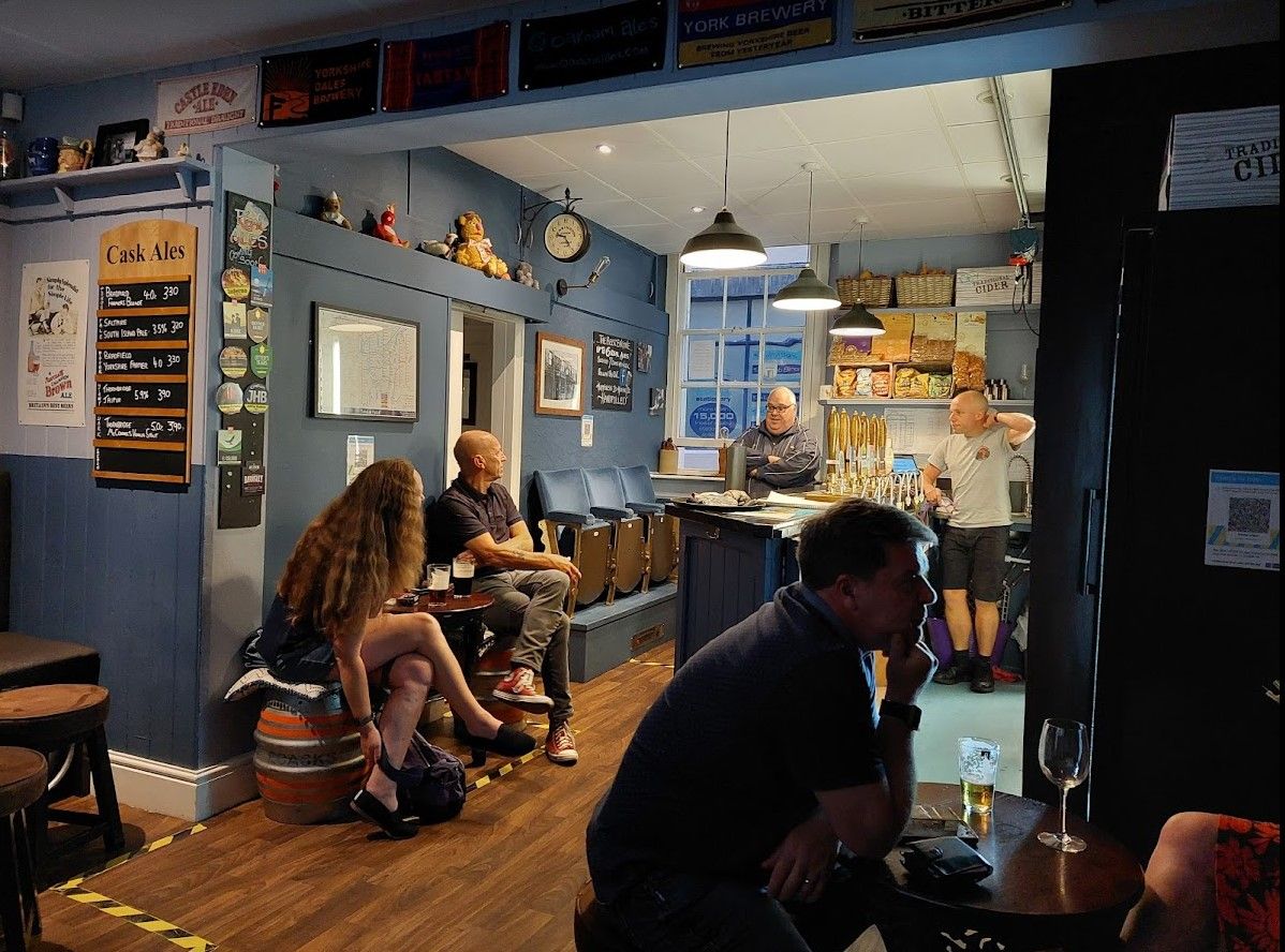 Leeds, Liverpool, Skipton to Greenberfield. - Holidays Afloat - Canal World