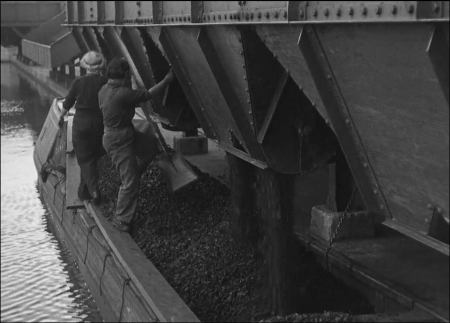 WW2 "Idle Women" - History & Heritage - Canal World