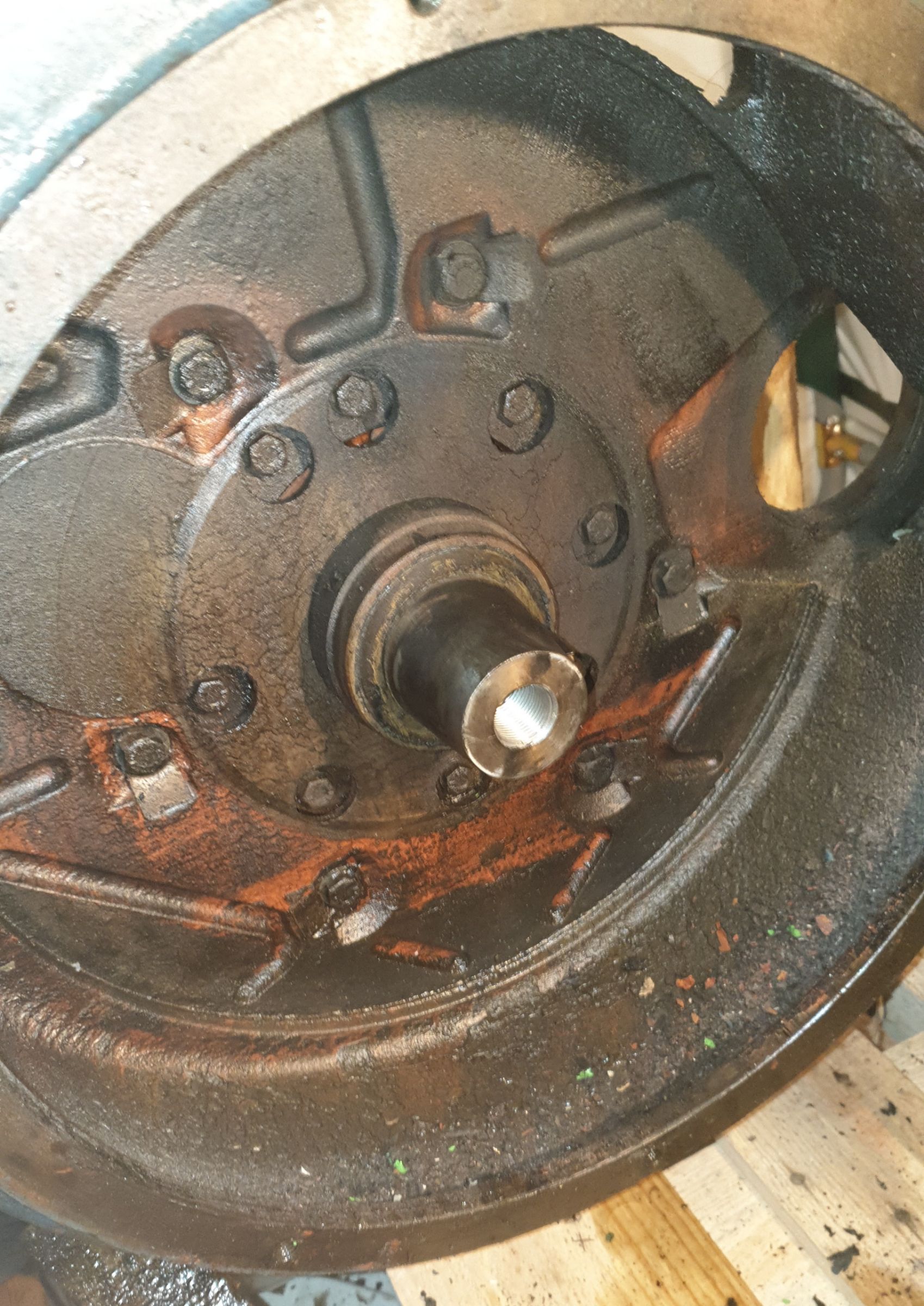 ST2 Crankshaft Extension & Flywheel Removal - Lister - Canal World