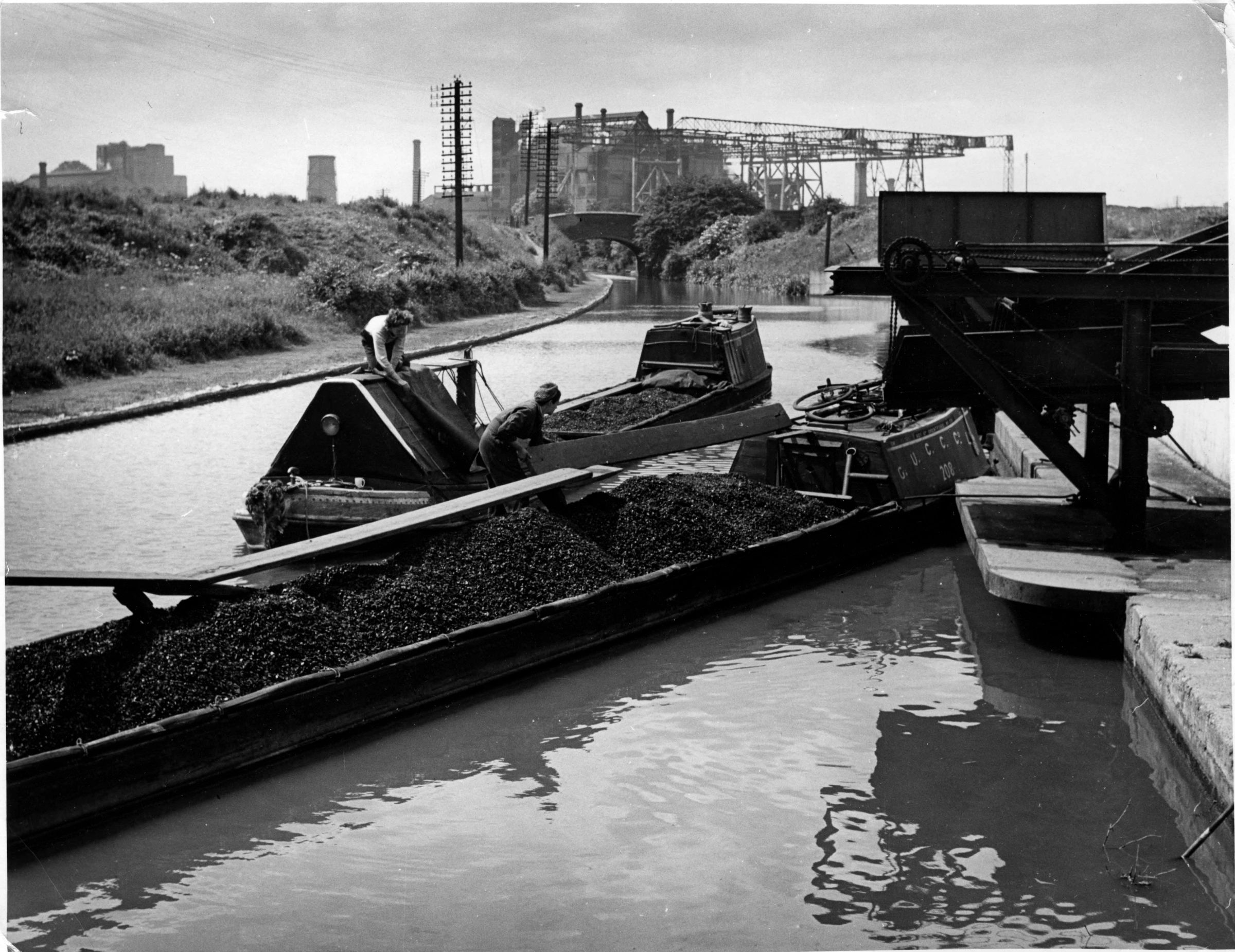 WW2 "Idle Women" - History & Heritage - Canal World