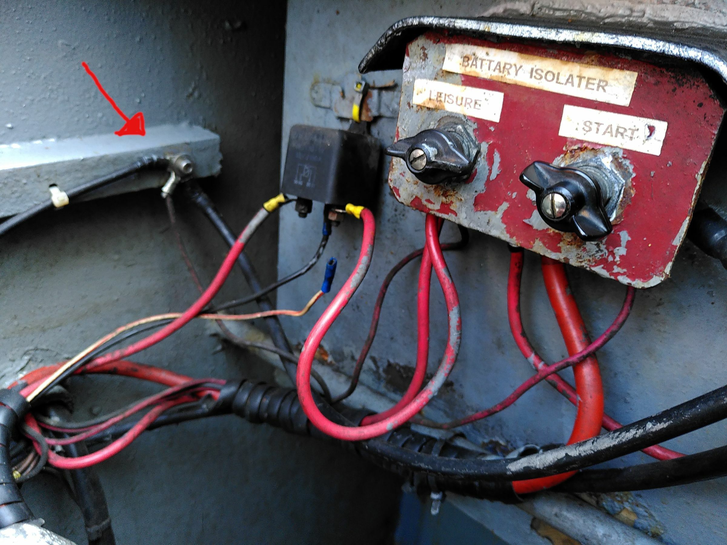 Engine and devices grounded to hull?? This looks weird. - New to ...