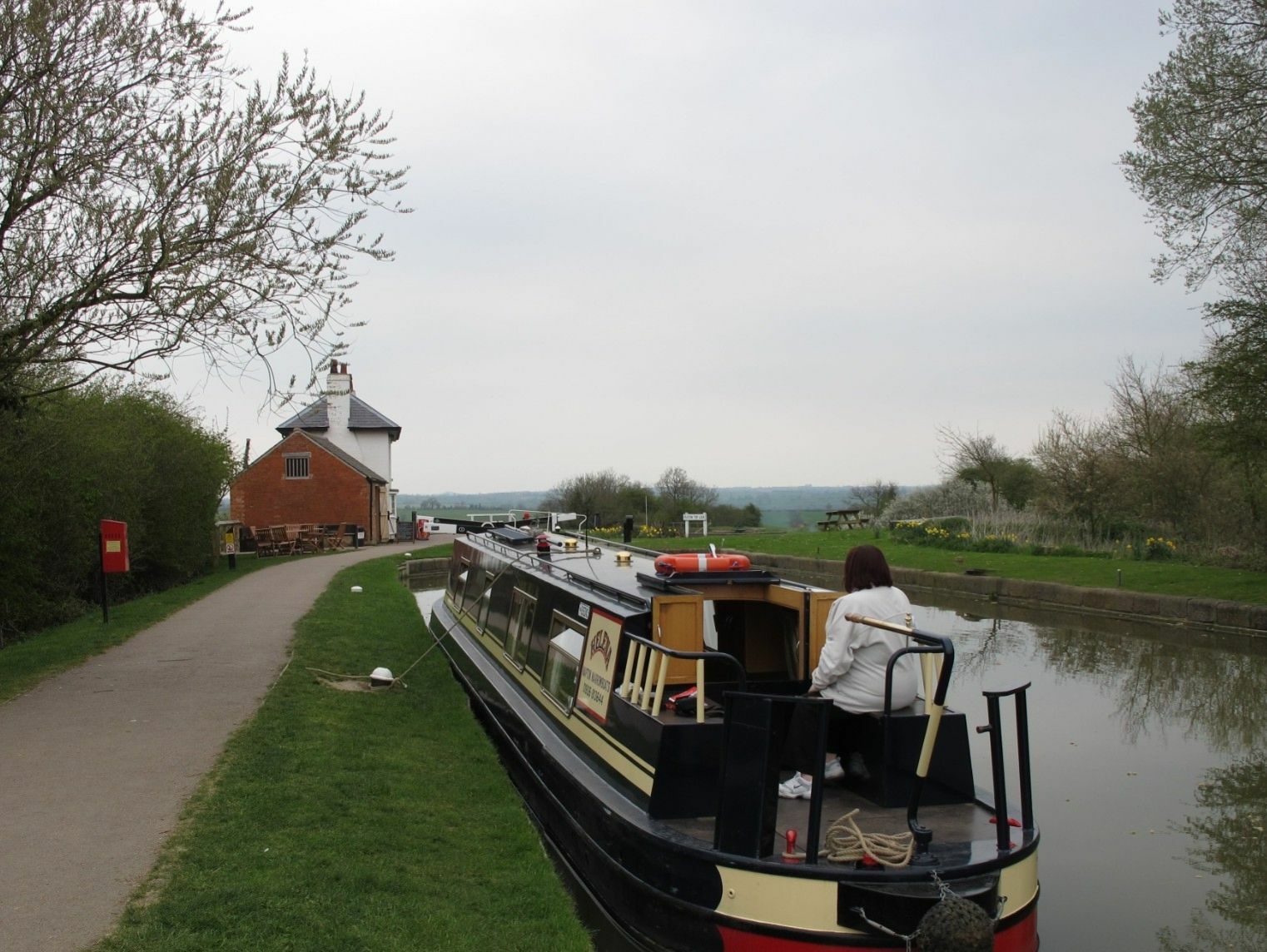 How to tie spring lines to a narrowboat - Boat Handling - Canal World