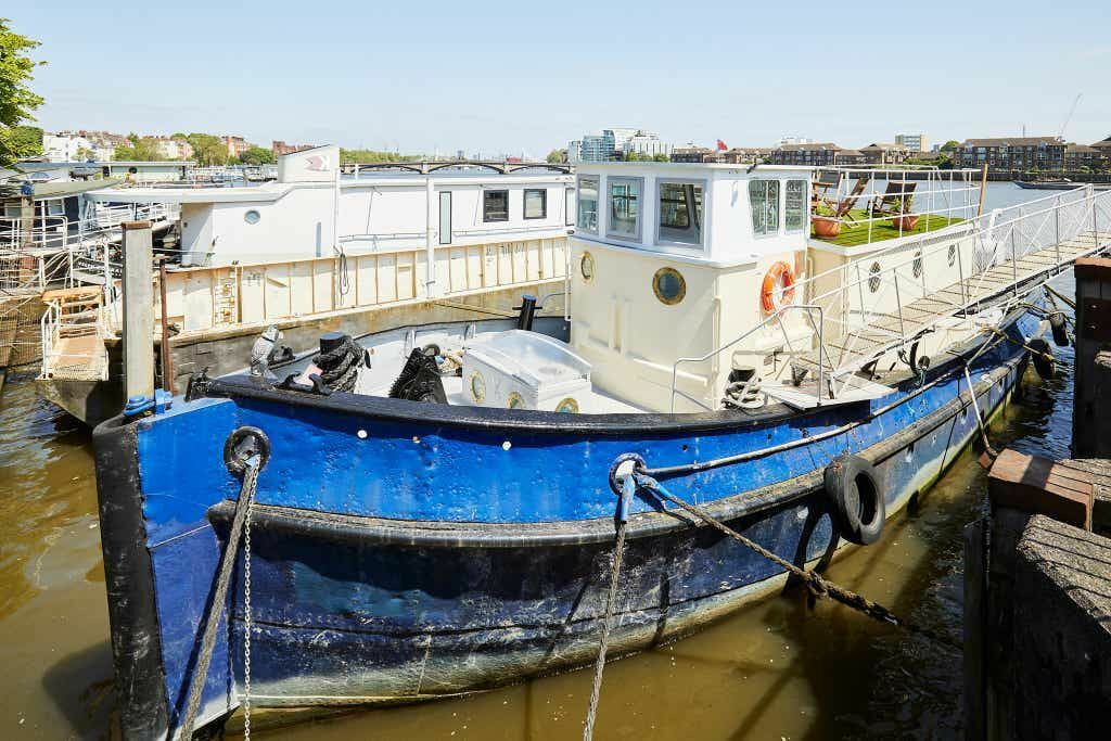 1946 Thames Tug Houseboat conversion - A conversion done well ...
