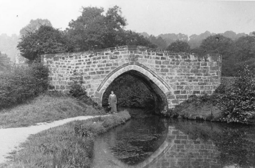 Cherry Eye Bridge - History & Heritage - Canal World