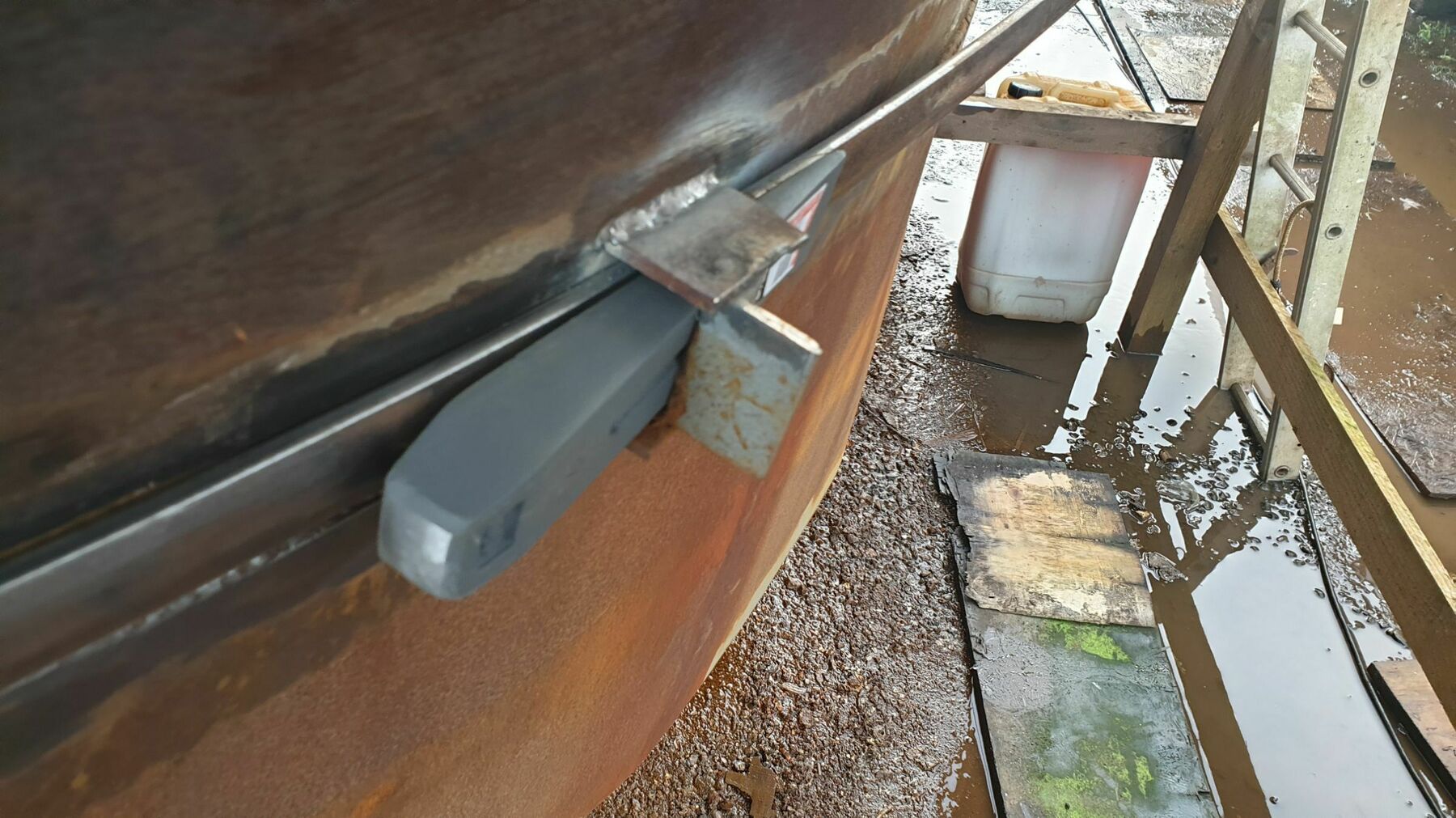 Curving Steel Rubbing Strake Around Stern - Boat Building & Maintenance ...