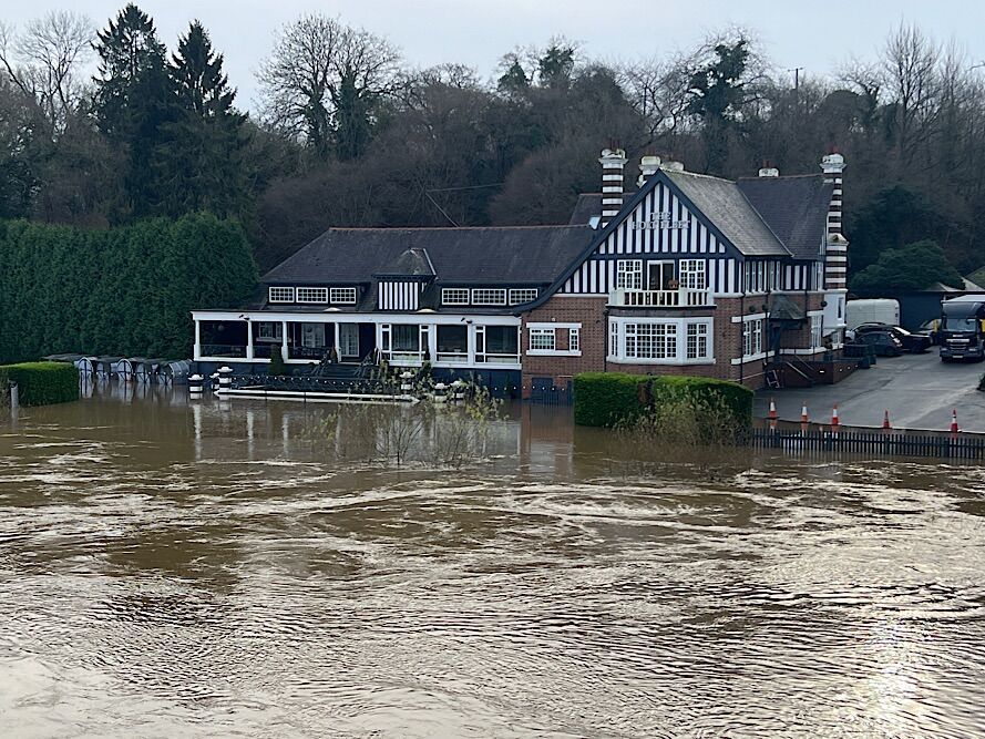 Holt fleet Inn announces new boat through bar… - General Boating ...