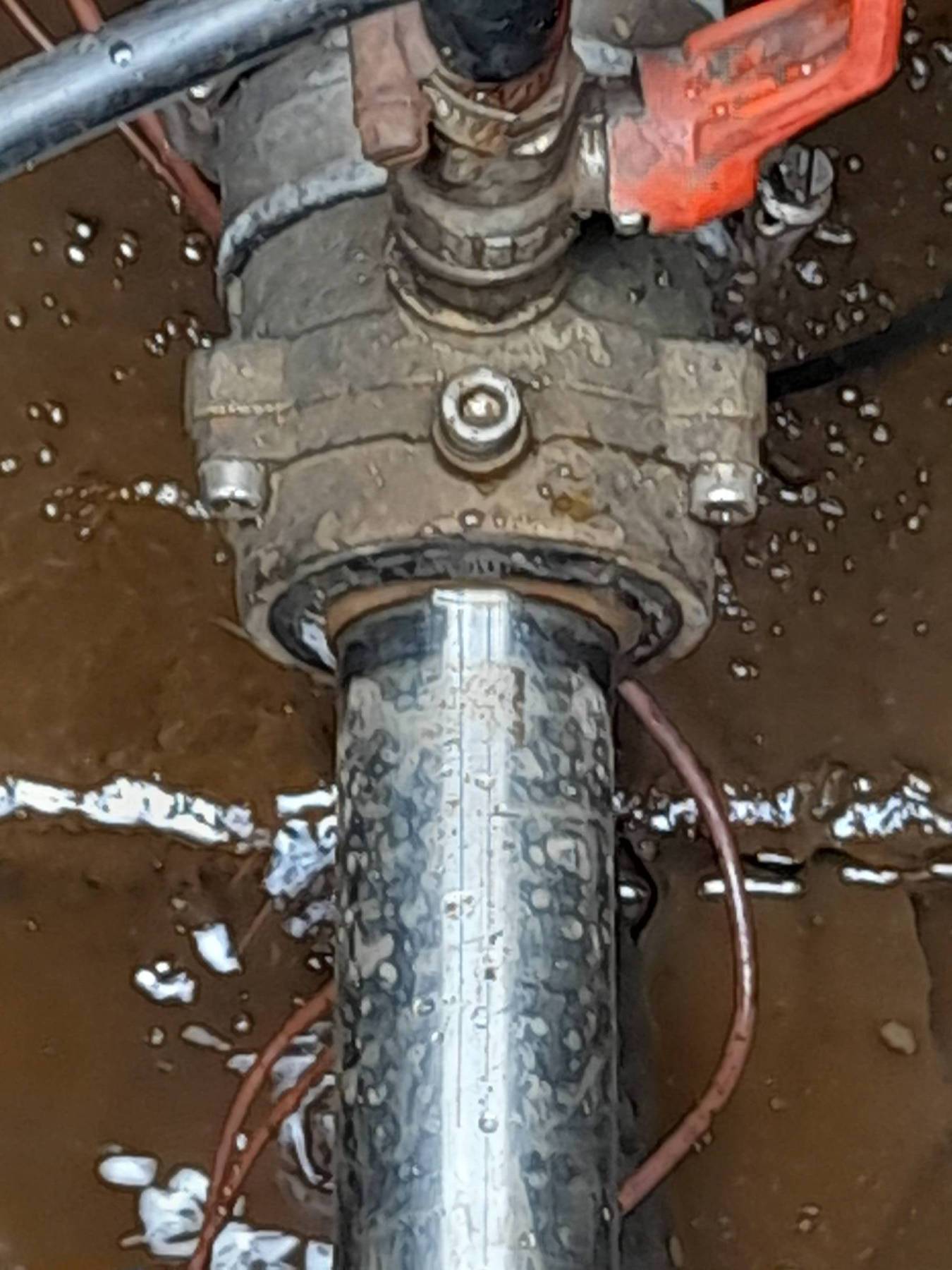 Leaking stern gland - Boat Building & Maintenance - Canal World