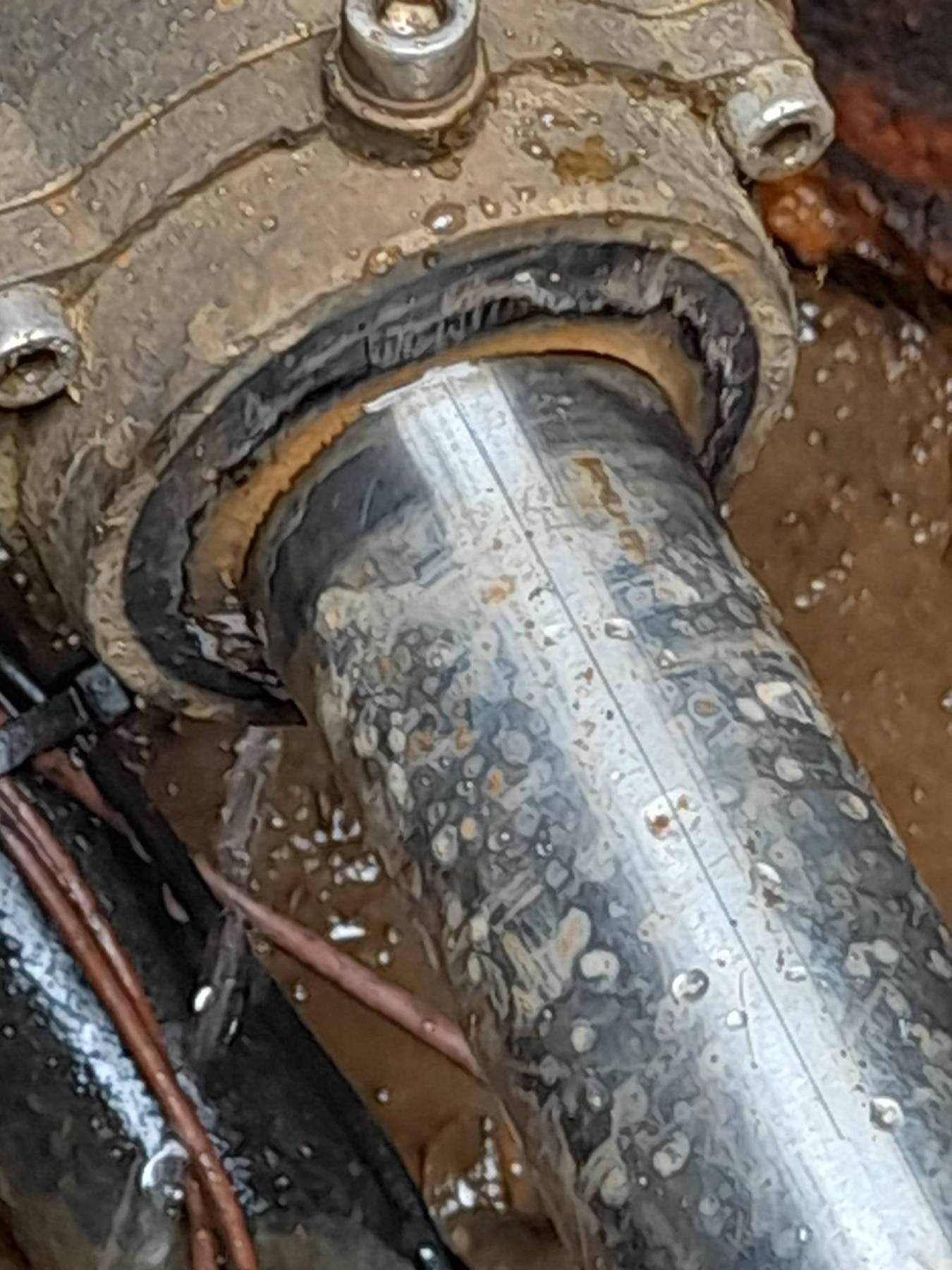 Leaking stern gland - Boat Building & Maintenance - Canal World