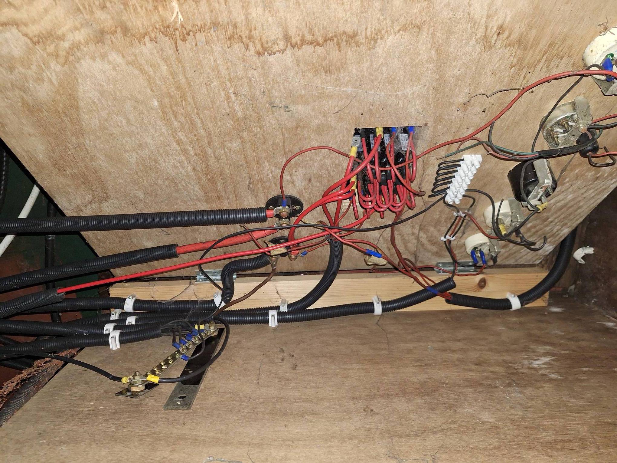 Battery maintenance equipment - Boat Building & Maintenance - Canal World