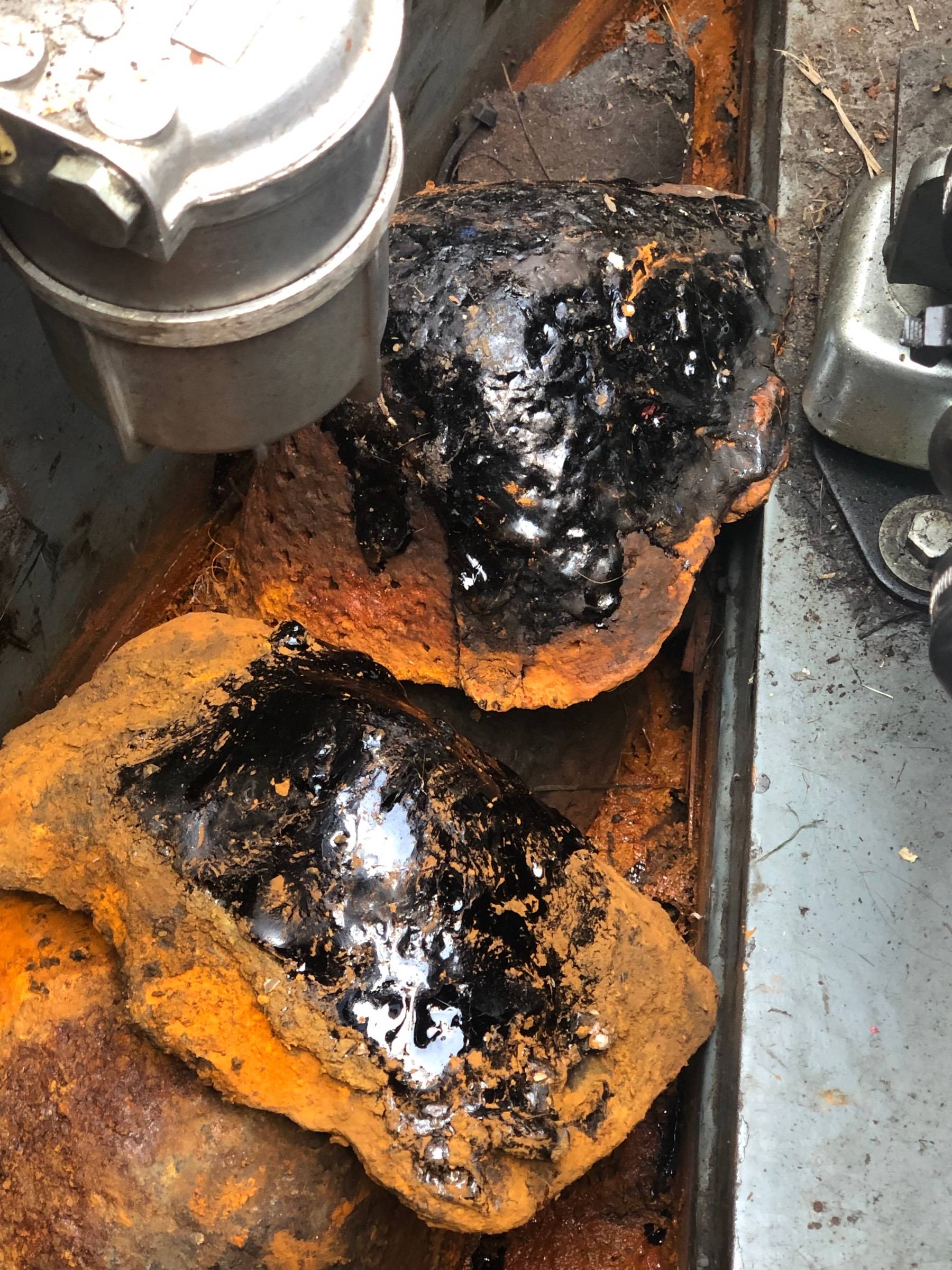 Rusty engine bay - Boat Building & Maintenance - Canal World