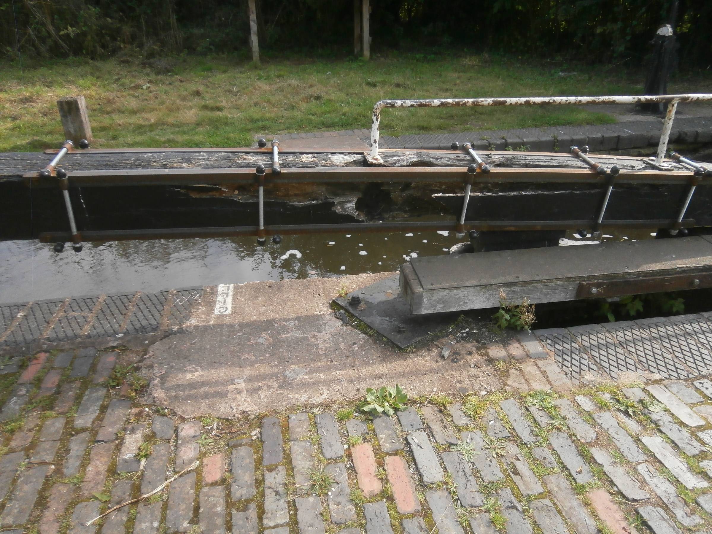 This picture of Colwich lock on the T&M, sums up our experience this ...
