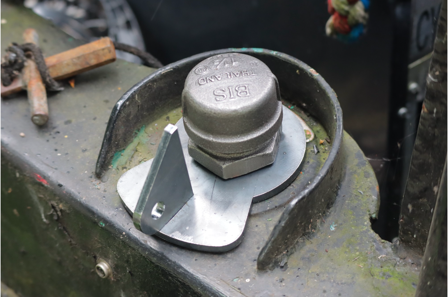 Locking filler cap for the 1.1/2" BSP fuel filler, fitted in as little ...