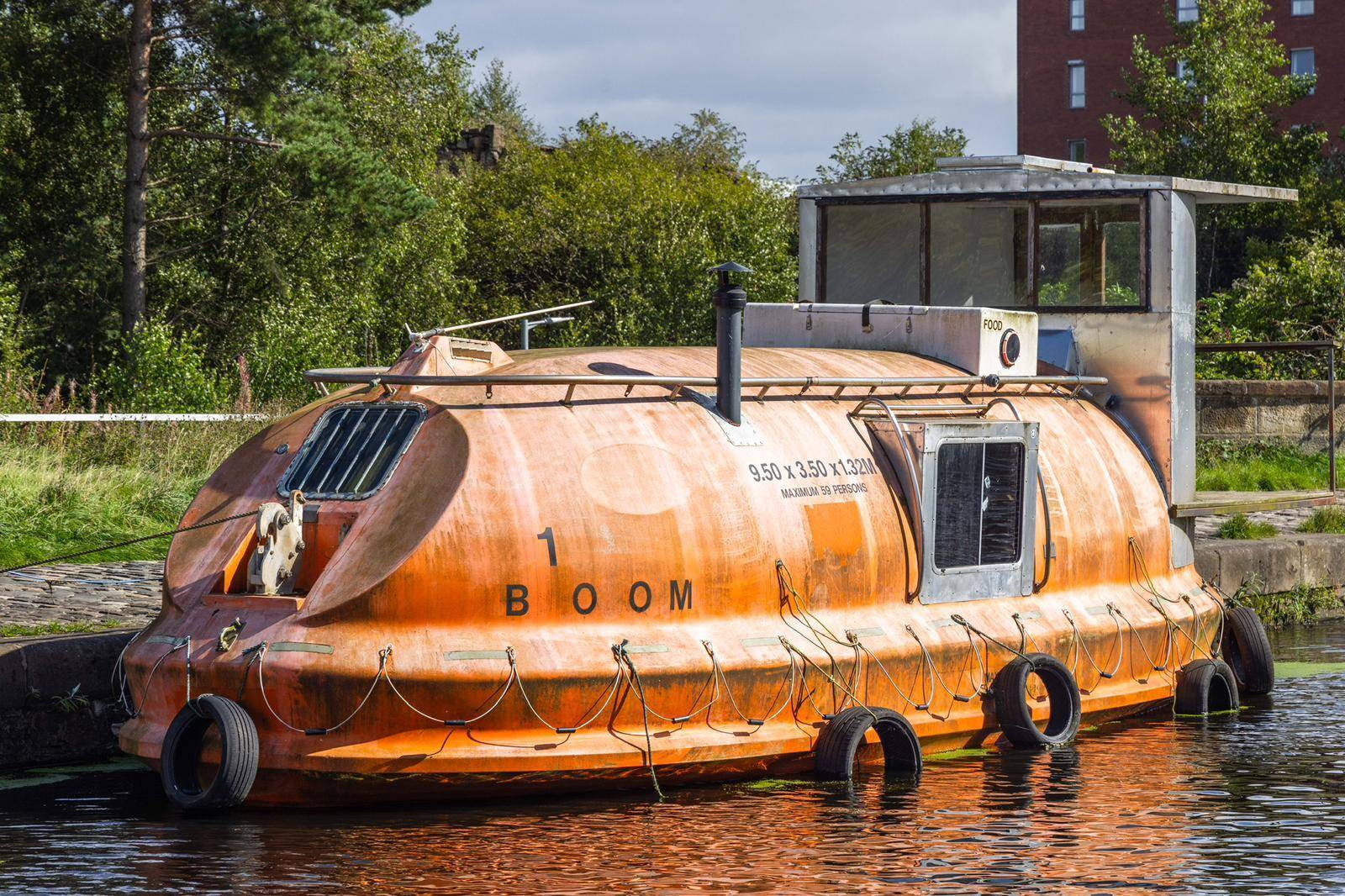 Towing a Converted Lifeboat Forth Clyde Canal - Boat Handling - Canal World