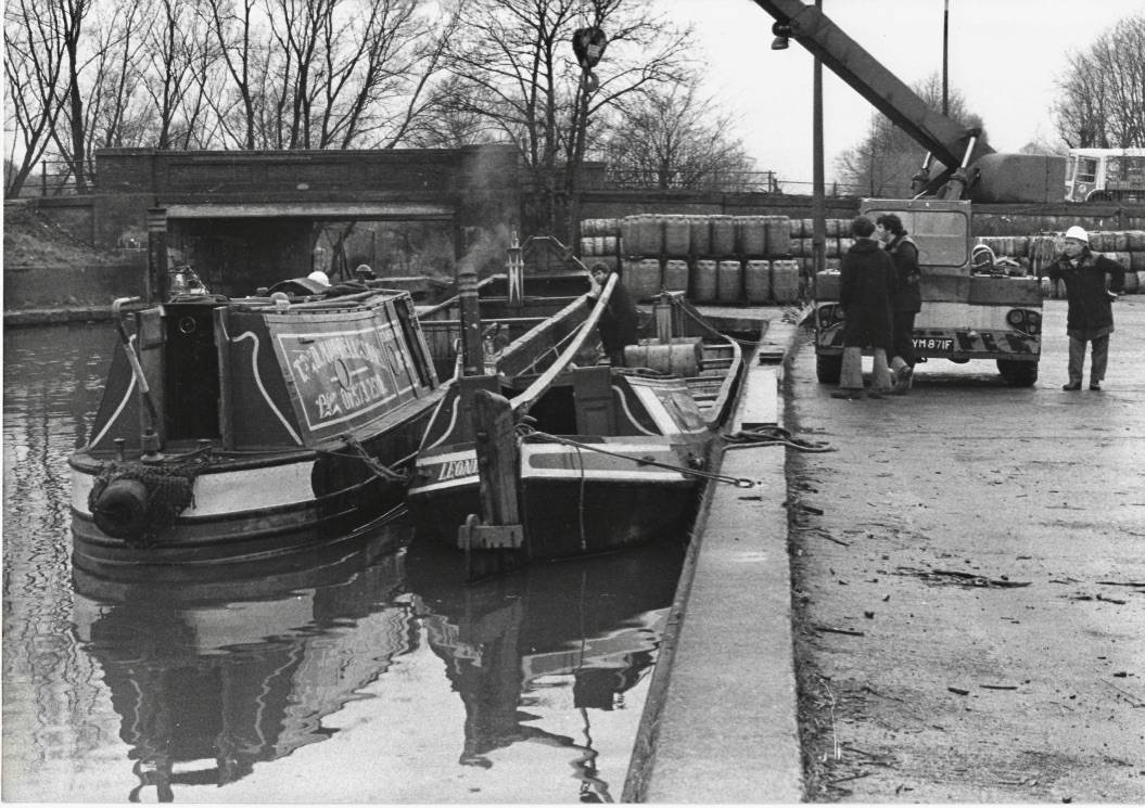 Identifying "Middle Northwich" boats from old photographs. - History ...