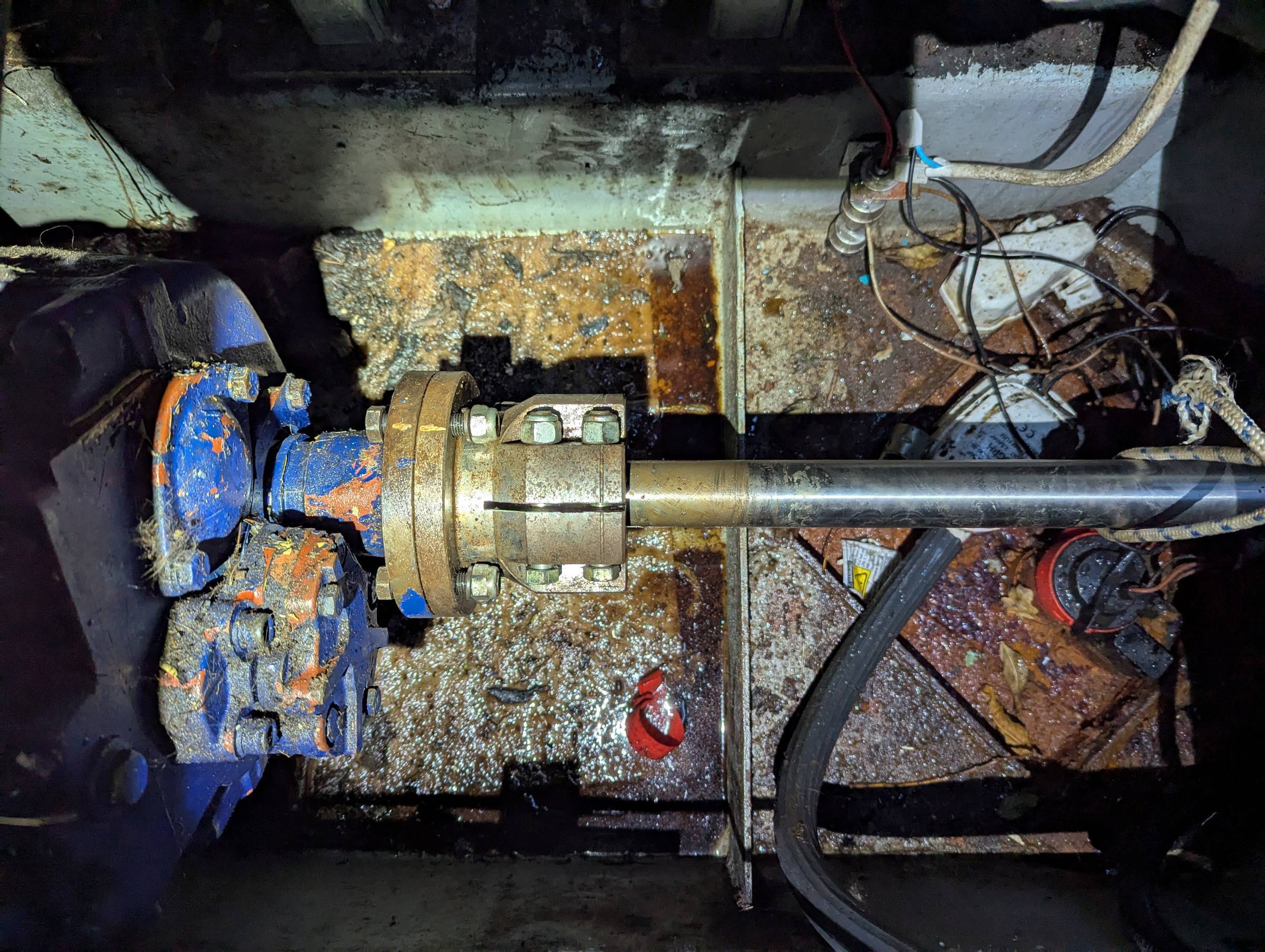 Attempting to change vetus stern gland seal in water: prop shaft too ...