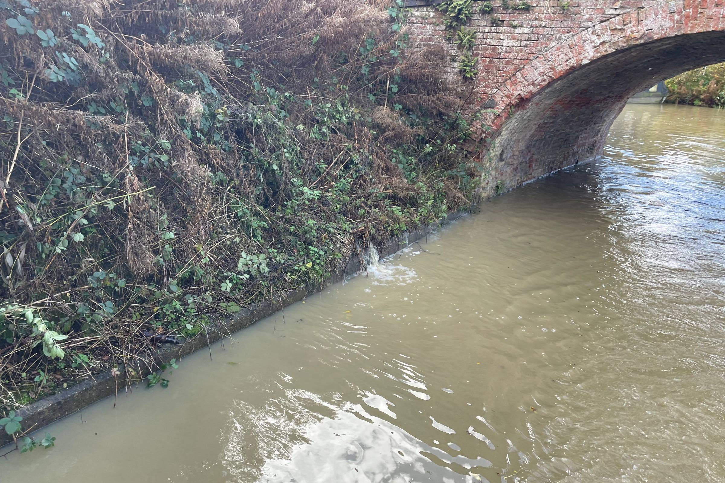Winding hole at Wharf Inn Fenny. South Oxford - General Boating - Canal ...