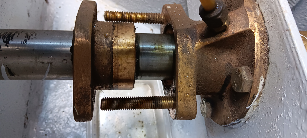 Stern Gland Maintenace - Boat Building & Maintenance - Canal World