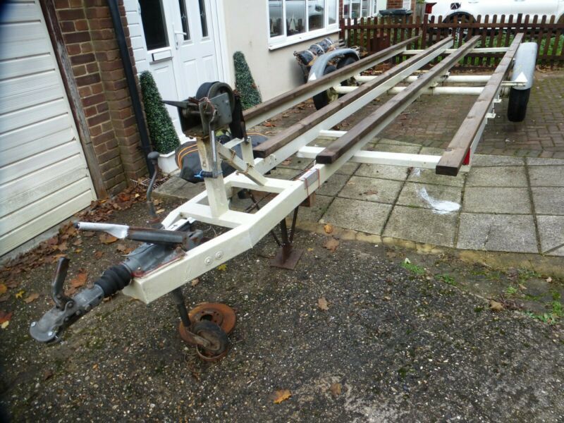 Towing a wilderness beaver - Boat Equipment - Canal World