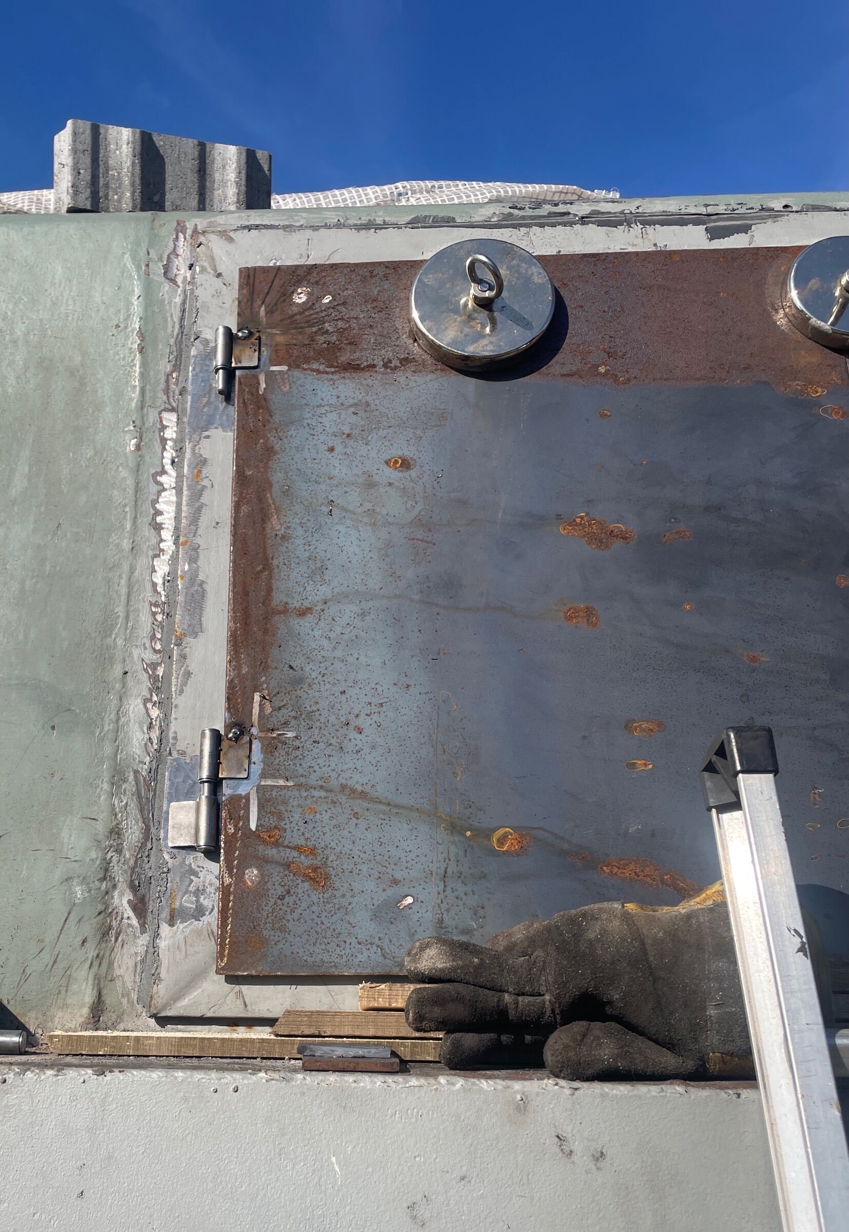 Hatch windows - Boat Building & Maintenance - Canal World